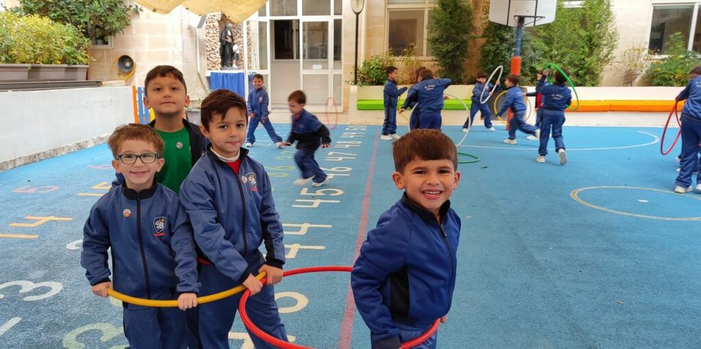 SB Activities 23-24 - Jan Using hoola hoops in different ways - la ...